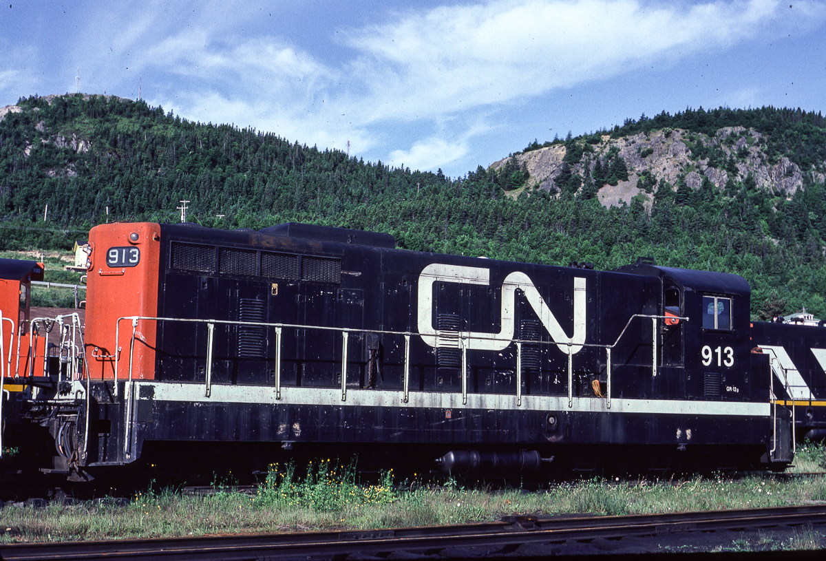 CN GMD NF210 No. 913 – CNRHA