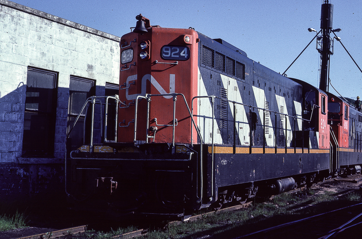 CN GMD NF210 No. 924 – CNRHA